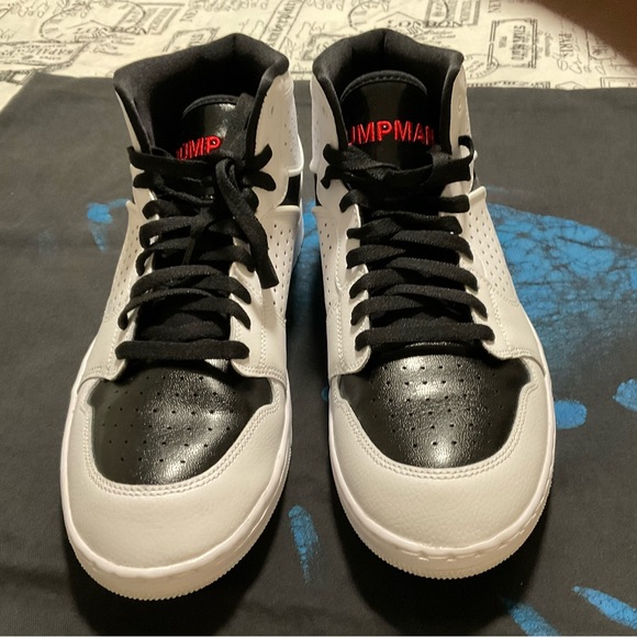 Jump | Shoes | Nike Jordan Jump Black And White Sneakers Sleek ...
